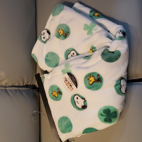 Peanuts | Bedding | Peanuts Snoopy Shamrock Blanket Nwt | Poshmark
